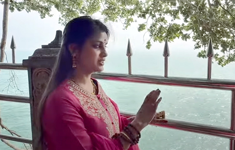 శ్రీలంకలోని శంకరి దేవి శక్తిపీఠం సందర్శించిన బిగ్‌బాస్ సోనియా (ఫోటోలు) | Bigg Boss Fame Sonia ...